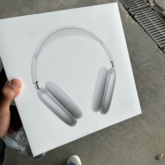 Apple | Headphones | Apple White Overear Headphones With Premium ...